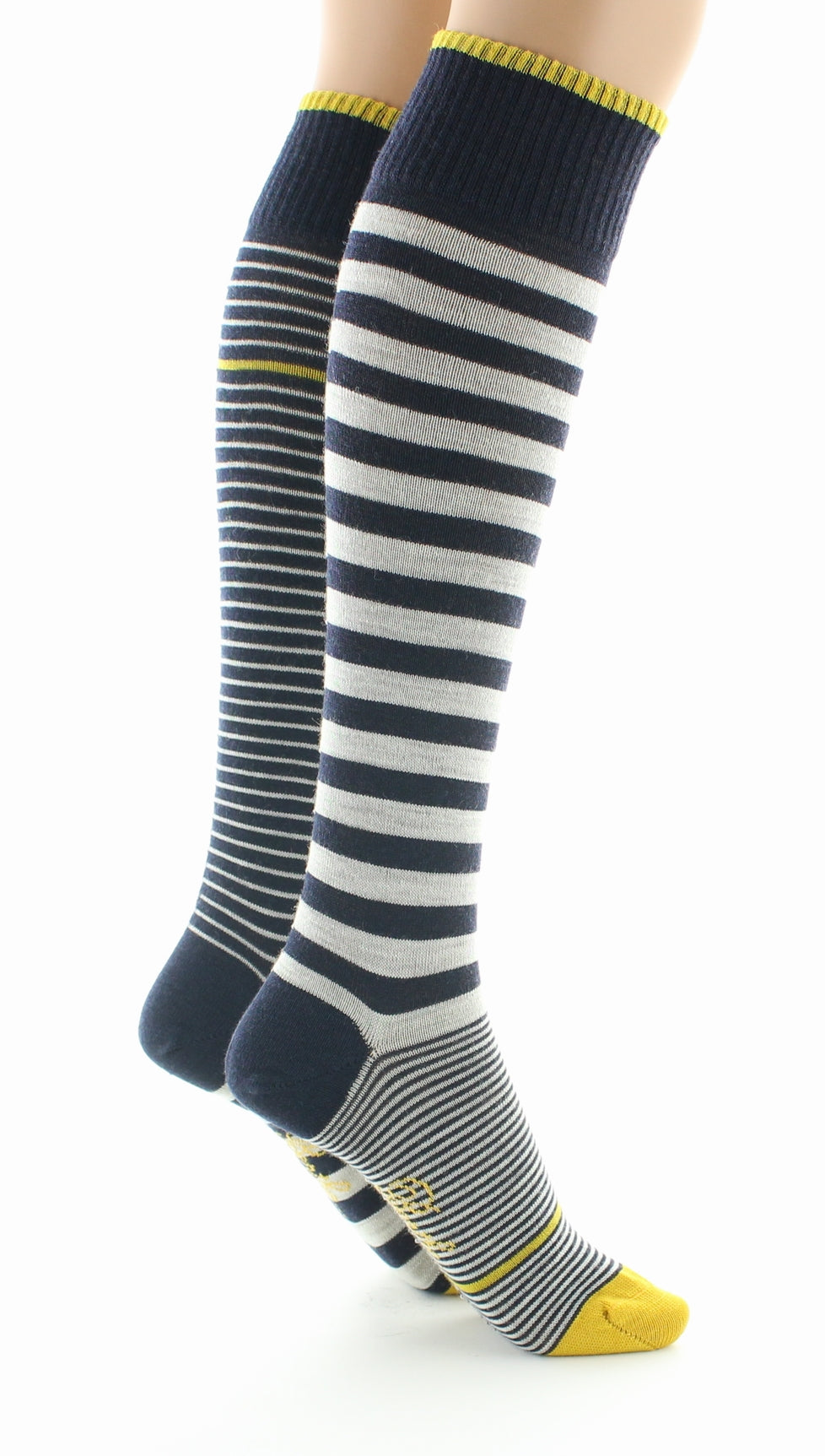 Women's high socks in combed wool with asymmetrical stripes